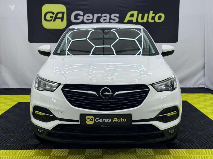 White Opel Grandland 2020 in Vilnius, with an engine capacity of 1.20 L and mileage of 98 thousand km for 11450 €, photo 3 on AUTOMOTO.COM.LV