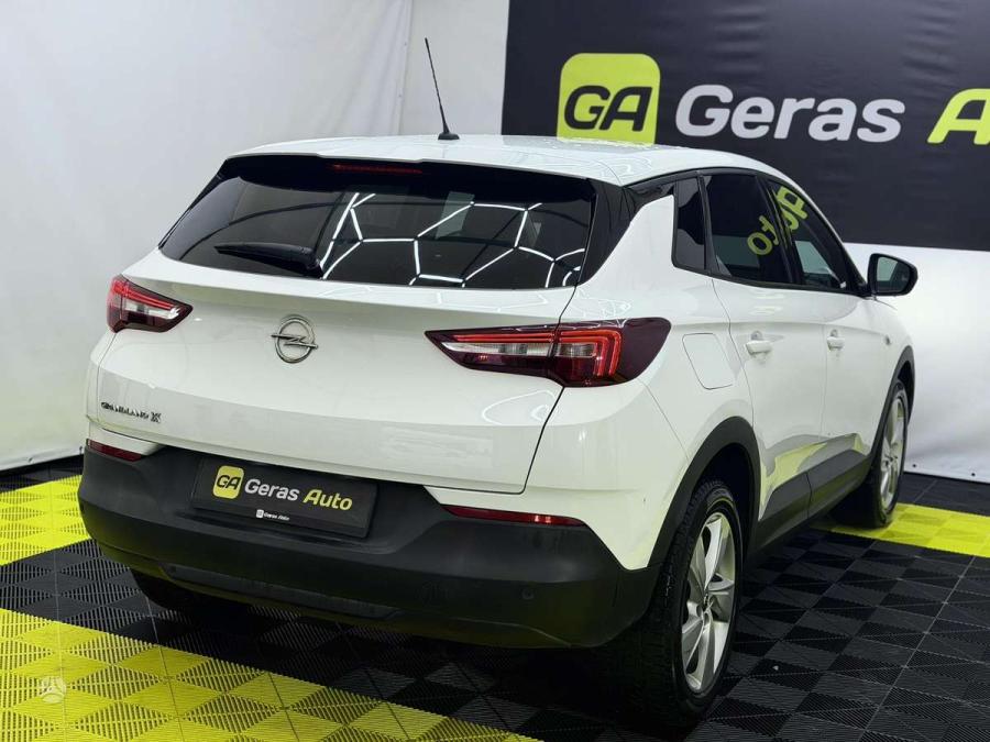 White Opel Grandland 2020 in Vilnius, with an engine capacity of 1.20 L and mileage of 98 thousand km for 11450 €, photo 5 on AUTOMOTO.COM.LV
