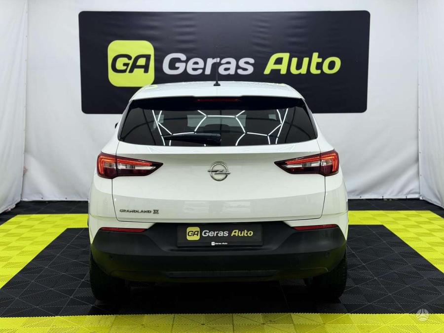 White Opel Grandland 2020 in Vilnius, with an engine capacity of 1.20 L and mileage of 98 thousand km for 11450 €, photo 6 on AUTOMOTO.COM.LV