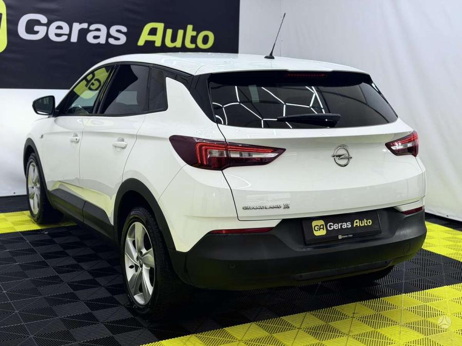 White Opel Grandland 2020 in Vilnius, with an engine capacity of 1.20 L and mileage of 98 thousand km for 11450 €, photo 7 on AUTOMOTO.COM.LV