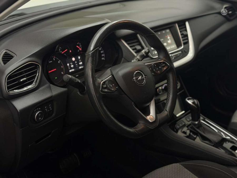 White Opel Grandland 2020 in Vilnius, with an engine capacity of 1.20 L and mileage of 98 thousand km for 11450 €, photo 10 on AUTOMOTO.COM.LV