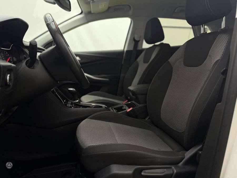 White Opel Grandland 2020 in Vilnius, with an engine capacity of 1.20 L and mileage of 98 thousand km for 11450 €, photo 11 on AUTOMOTO.COM.LV