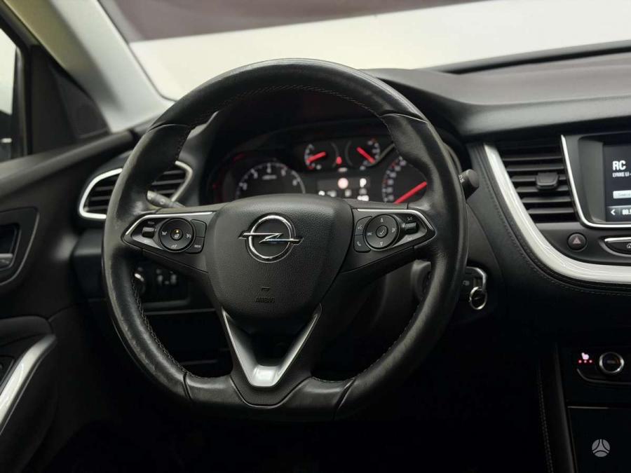 White Opel Grandland 2020 in Vilnius, with an engine capacity of 1.20 L and mileage of 98 thousand km for 11450 €, photo 18 on AUTOMOTO.COM.LV