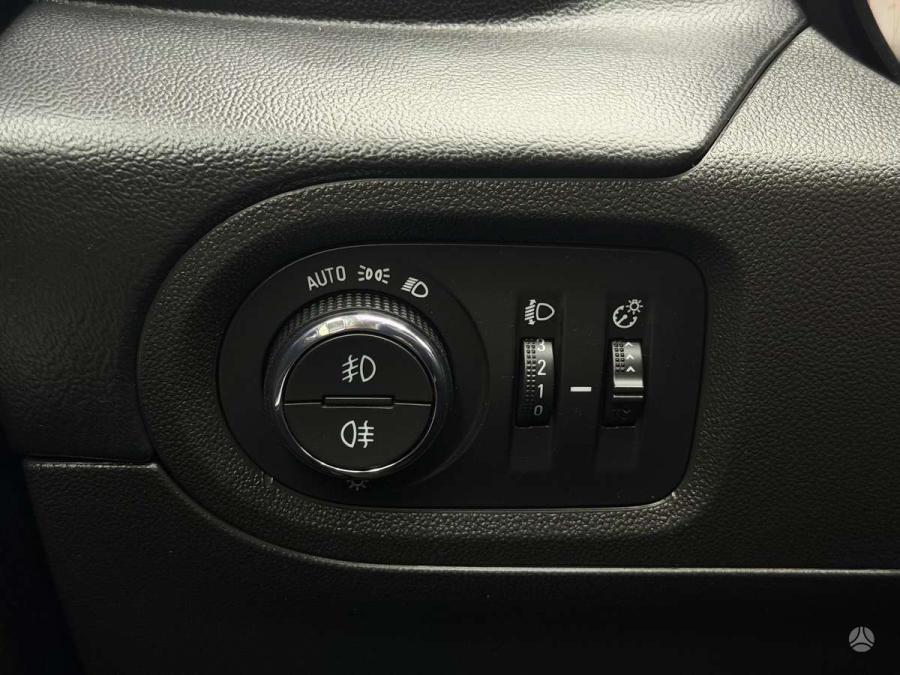 White Opel Grandland 2020 in Vilnius, with an engine capacity of 1.20 L and mileage of 98 thousand km for 11450 €, photo 26 on AUTOMOTO.COM.LV
