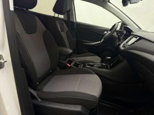 White Opel Grandland 2020 in Vilnius, with an engine capacity of 1.20 L and mileage of 98 thousand km for 11400 €, photo 15 on AUTOMOTO.COM.LV