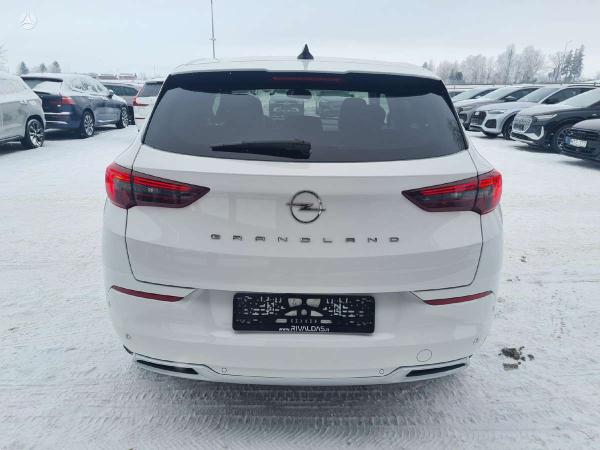 White Opel Grandland 2022 in Siauliai, with an engine capacity of 1.50 L and mileage of 172 thousand km for 15718 €, photo 6 on AUTOMOTO.COM.LV