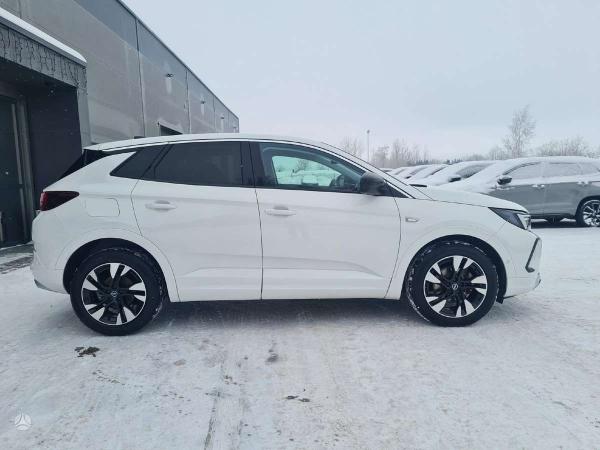 White Opel Grandland 2022 in Siauliai, with an engine capacity of 1.50 L and mileage of 172 thousand km for 15718 €, photo 8 on AUTOMOTO.COM.LV