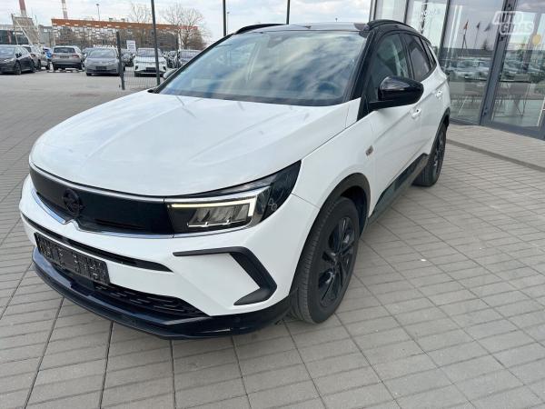 White Opel Grandland 2022 in Kaunas, with an engine capacity of 1.20 L and mileage of 168 thousand km for 14400 €, photo 1 on AUTOMOTO.COM.LV