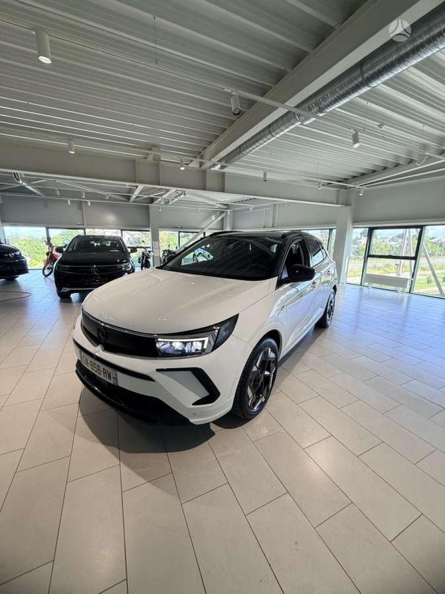 Balts Opel Grandland 2023 Šauļi, ar dzinēja tilpumu 1.60 L un nobraukumu 99 tūkst. km par 21500 €, foto 1 vietnē AUTOMOTO.COM.LV