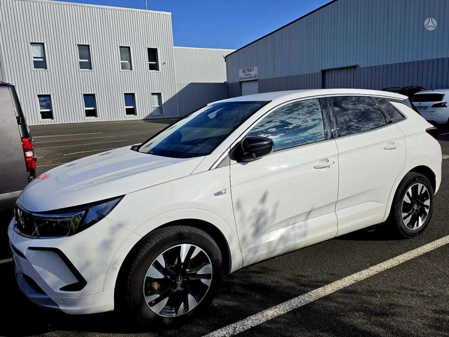 Balts Opel Grandland 2023 Klaipėda, ar dzinēja tilpumu 1.50 L un nobraukumu 154 tūkst. km par 13800 €, foto 3 vietnē AUTOMOTO.COM.LV