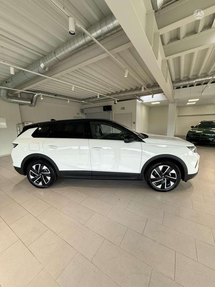 Balts Opel Grandland 2026 Šauļi, ar dzinēja tilpumu 1.20 L un nobraukumu 0 tūkst. km par 33950 €, foto 5 vietnē AUTOMOTO.COM.LV