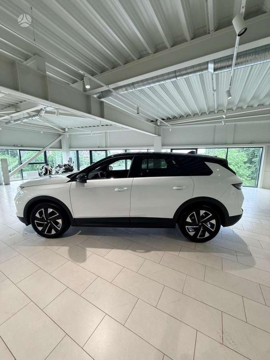Balts Opel Grandland 2026 Šauļi, ar dzinēja tilpumu 1.20 L un nobraukumu 0 tūkst. km par 33950 €, foto 9 vietnē AUTOMOTO.COM.LV