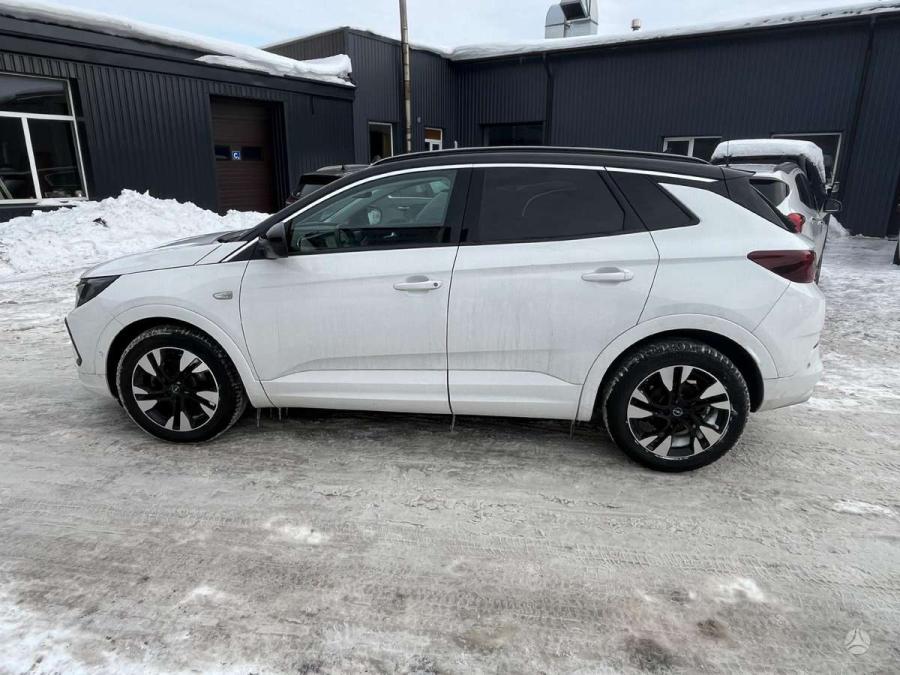 Balts Opel Grandland 2022 Tauragė, ar dzinēja tilpumu 1.50 L un nobraukumu 132 tūkst. km par 15488 €, foto 4 vietnē AUTOMOTO.COM.LV