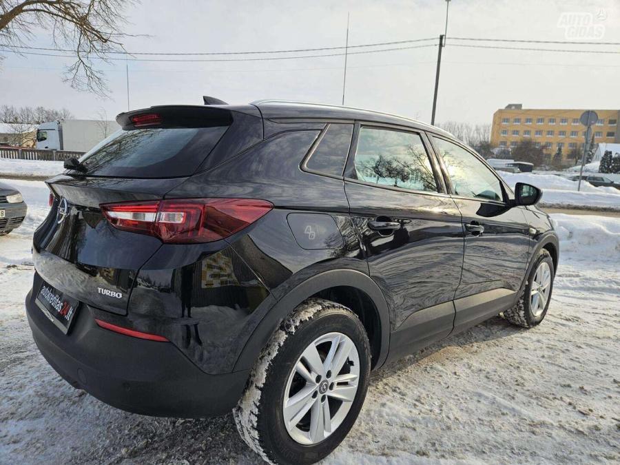 Black Opel Grandland X 2017 in Siauliai, with an engine capacity of 1.20 L and mileage of 186 thousand km for 7950 €, photo 7 on AUTOMOTO.COM.LV