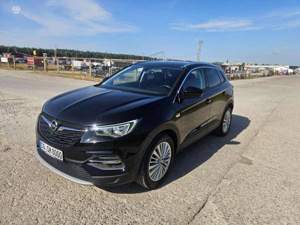 Black Opel Grandland X 2017 in Vilnius, with an engine capacity of 1.20 L and mileage of 156 thousand km for 8700 €, photo 1 on AUTOMOTO.COM.LV