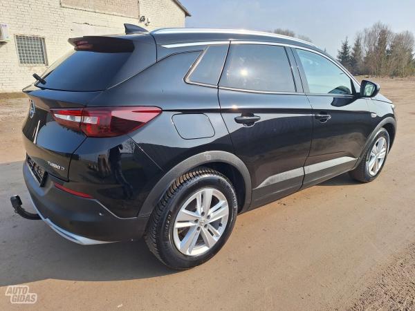 Black Opel Grandland X 2018 in Marijampole, with an engine capacity of 2.00 L and mileage of 289 thousand km for 10750 €, photo 5 on AUTOMOTO.COM.LV