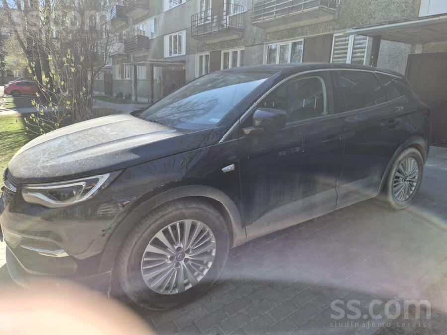 Black Opel Grandland X 2018 in Riga, with an engine capacity of 1.20 L and mileage of 200 thousand km for 7550 €, photo 1 on AUTOMOTO.COM.LV