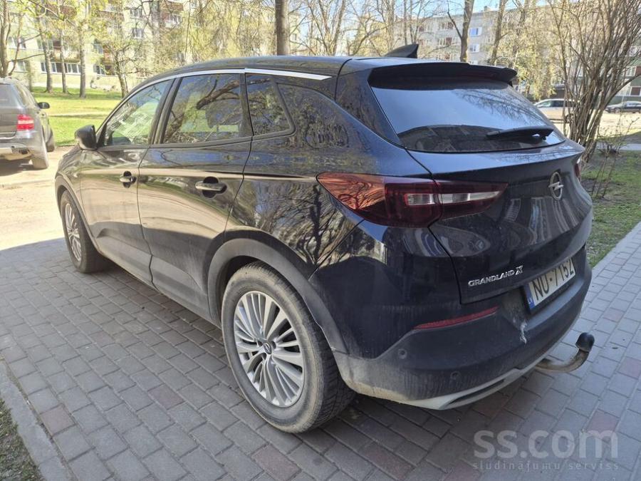 Black Opel Grandland X 2018 in Riga, with an engine capacity of 1.20 L and mileage of 200 thousand km for 7550 €, photo 3 on AUTOMOTO.COM.LV
