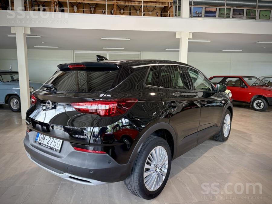 Black Opel Grandland X 2018 in Dobele, with an engine capacity of 1.20 L and mileage of 177 thousand km for 12750 €, photo 4 on AUTOMOTO.COM.LV