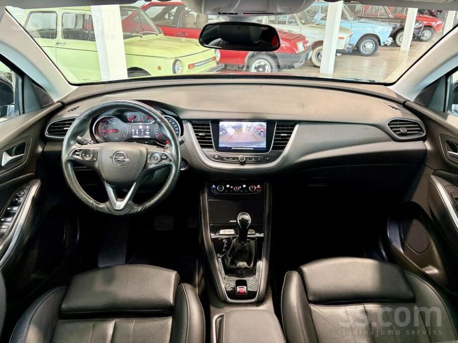 Black Opel Grandland X 2018 in Dobele, with an engine capacity of 1.20 L and mileage of 177 thousand km for 12750 €, photo 10 on AUTOMOTO.COM.LV
