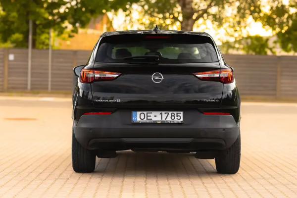 Black Opel Grandland X 2018 in Jelgava, with an engine capacity of 1.60 L and mileage of 155 thousand km for 11900 €, photo 6 on AUTOMOTO.COM.LV