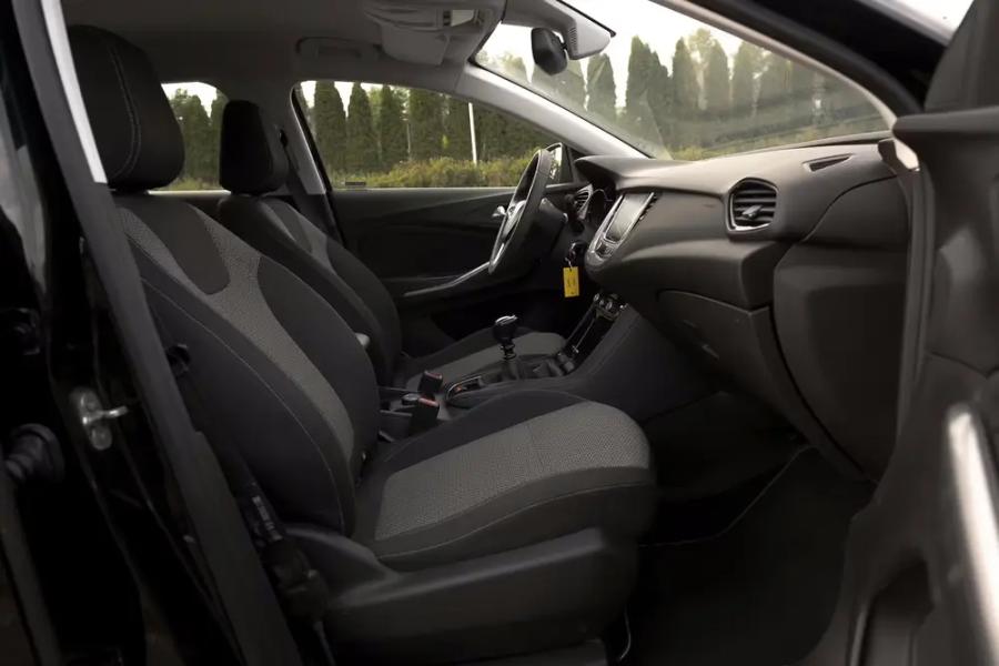Melns Opel Grandland X 2018 Jelgava, ar dzinēja tilpumu 1.60 L un nobraukumu 155 tūkst. km par 11900 €, foto 10 vietnē AUTOMOTO.COM.LV