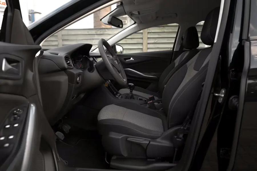 Melns Opel Grandland X 2018 Jelgava, ar dzinēja tilpumu 1.60 L un nobraukumu 155 tūkst. km par 11900 €, foto 12 vietnē AUTOMOTO.COM.LV