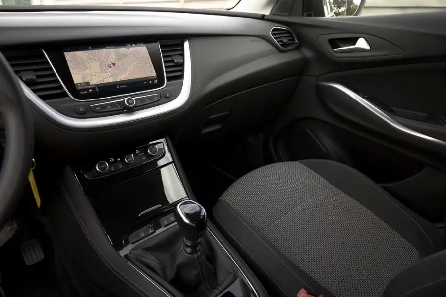 Melns Opel Grandland X 2018 Jelgava, ar dzinēja tilpumu 1.60 L un nobraukumu 155 tūkst. km par 11900 €, foto 16 vietnē AUTOMOTO.COM.LV