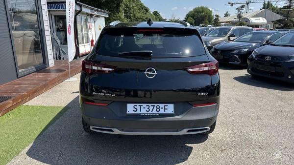 Black Opel Grandland X 2018 in Klaipeda, with an engine capacity of 1.20 L and mileage of 195 thousand km for 9500 €, photo 4 on AUTOMOTO.COM.LV