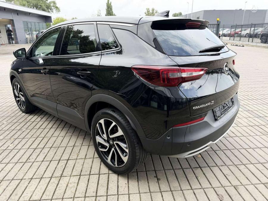 Black Opel Grandland X 2018 in Kaunas, with an engine capacity of 1.20 L and mileage of 145 thousand km for 10800 €, photo 5 on AUTOMOTO.COM.LV