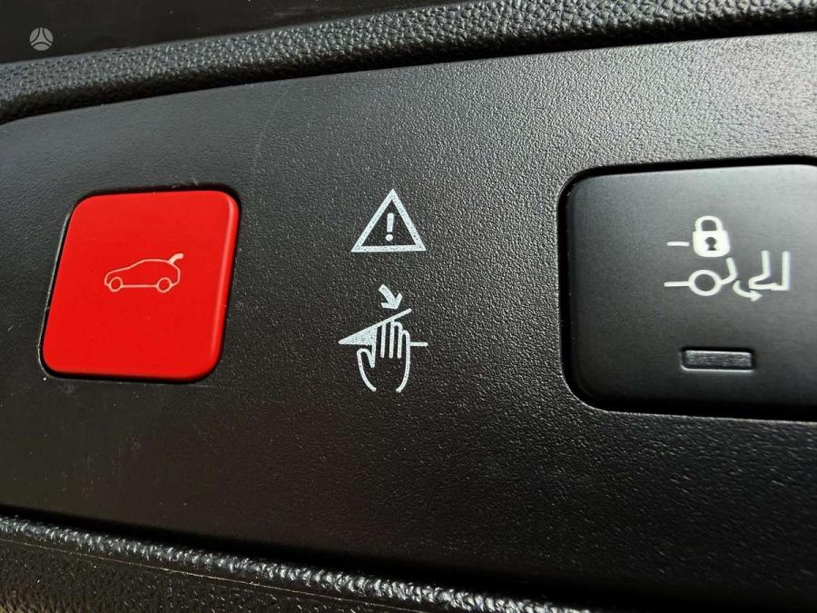 Black Opel Grandland X 2018 in Kaunas, with an engine capacity of 1.20 L and mileage of 145 thousand km for 10800 €, photo 17 on AUTOMOTO.COM.LV