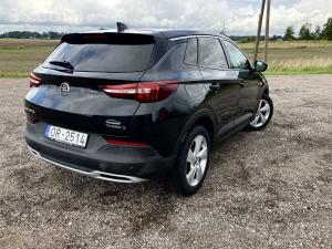 Black Opel Grandland X 2018 in Talsi, with an engine capacity of 1.60 L and mileage of 162 thousand km for 12500 €, photo 4 on AUTOMOTO.COM.LV