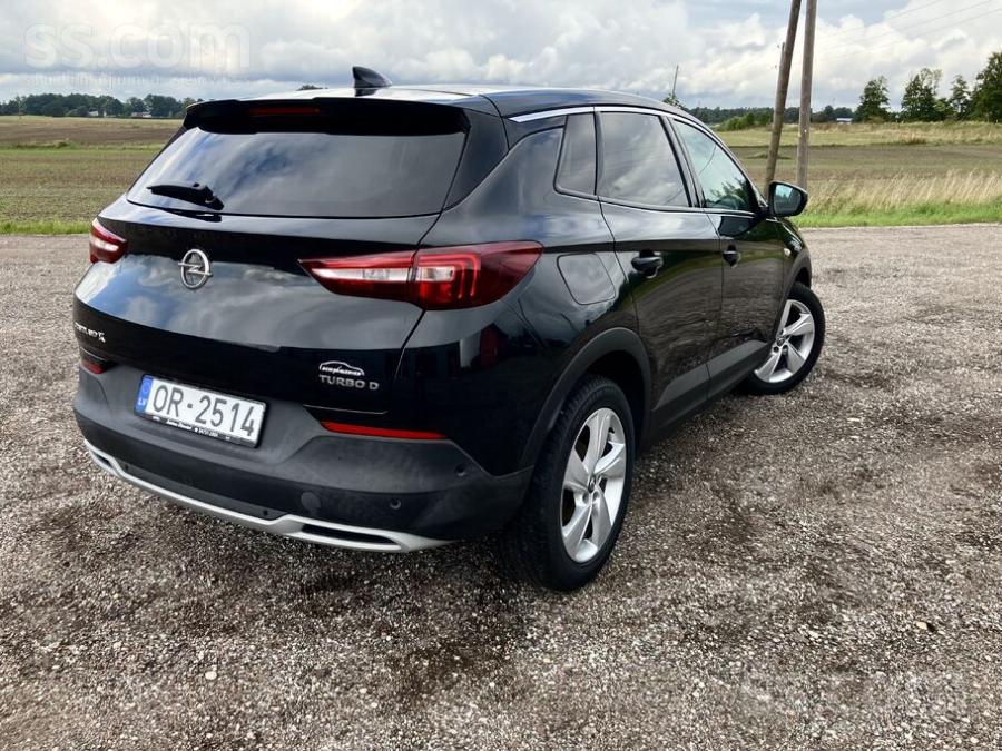 Black Opel Grandland X 2018 in Talsi, with an engine capacity of 1.60 L and mileage of 162 thousand km for 12500 €, photo 4 on AUTOMOTO.COM.LV