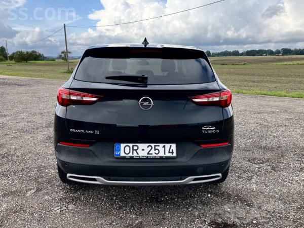 Black Opel Grandland X 2018 in Talsi, with an engine capacity of 1.60 L and mileage of 162 thousand km for 12500 €, photo 5 on AUTOMOTO.COM.LV