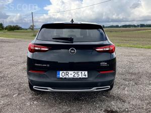 Black Opel Grandland X 2018 in Talsi, with an engine capacity of 1.60 L and mileage of 162 thousand km for 12500 €, photo 5 on AUTOMOTO.COM.LV