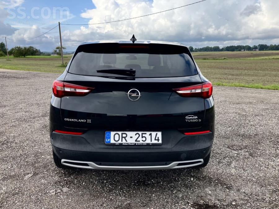 Black Opel Grandland X 2018 in Talsi, with an engine capacity of 1.60 L and mileage of 162 thousand km for 12500 €, photo 5 on AUTOMOTO.COM.LV