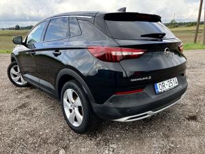 Black Opel Grandland X 2018 in Talsi, with an engine capacity of 1.60 L and mileage of 162 thousand km for 12500 €, photo 6 on AUTOMOTO.COM.LV