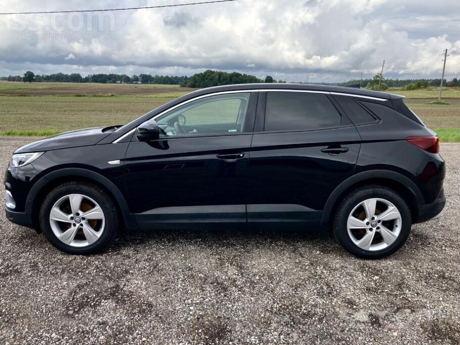 Black Opel Grandland X 2018 in Talsi, with an engine capacity of 1.60 L and mileage of 162 thousand km for 12500 €, photo 7 on AUTOMOTO.COM.LV