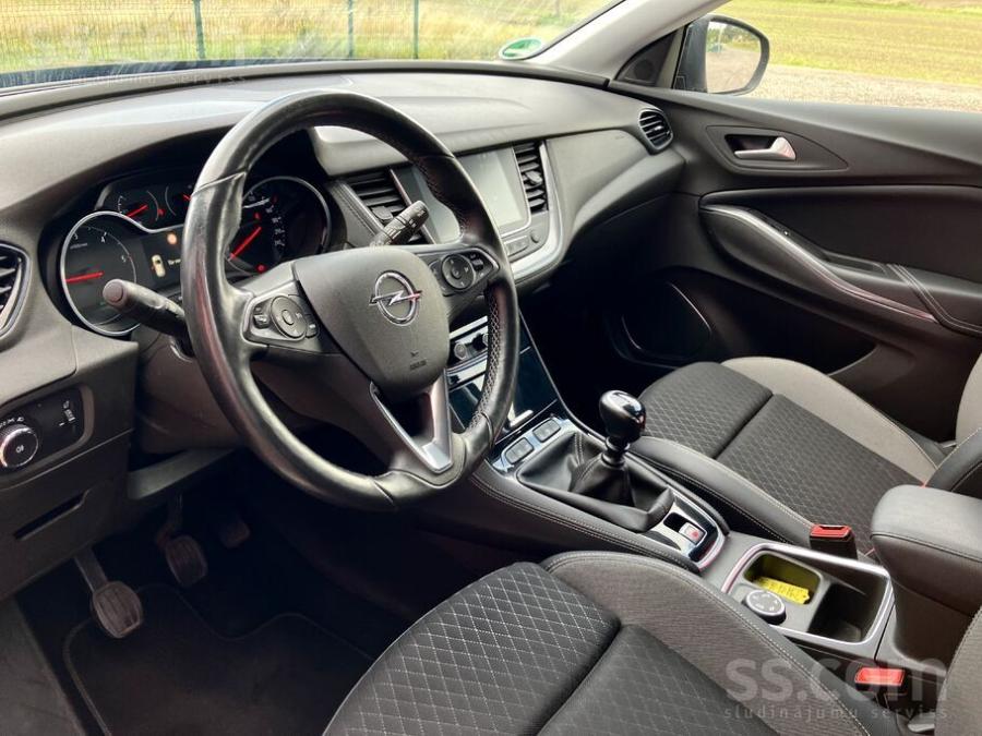 Black Opel Grandland X 2018 in Talsi, with an engine capacity of 1.60 L and mileage of 162 thousand km for 12500 €, photo 15 on AUTOMOTO.COM.LV