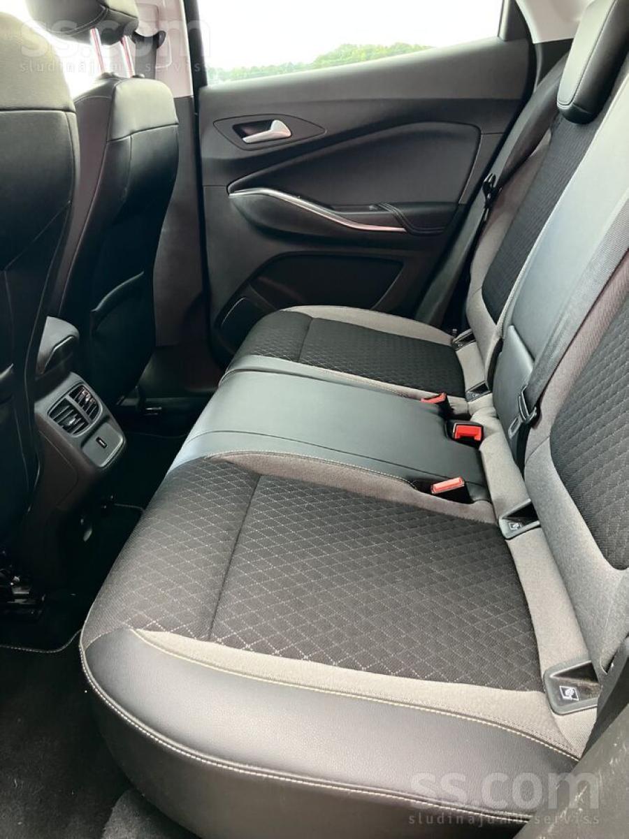 Black Opel Grandland X 2018 in Talsi, with an engine capacity of 1.60 L and mileage of 162 thousand km for 12500 €, photo 16 on AUTOMOTO.COM.LV