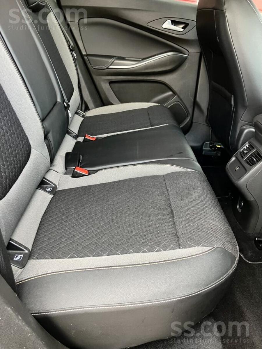 Black Opel Grandland X 2018 in Talsi, with an engine capacity of 1.60 L and mileage of 162 thousand km for 12500 €, photo 19 on AUTOMOTO.COM.LV