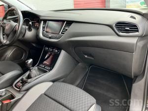 Black Opel Grandland X 2018 in Talsi, with an engine capacity of 1.60 L and mileage of 162 thousand km for 12500 €, photo 20 on AUTOMOTO.COM.LV