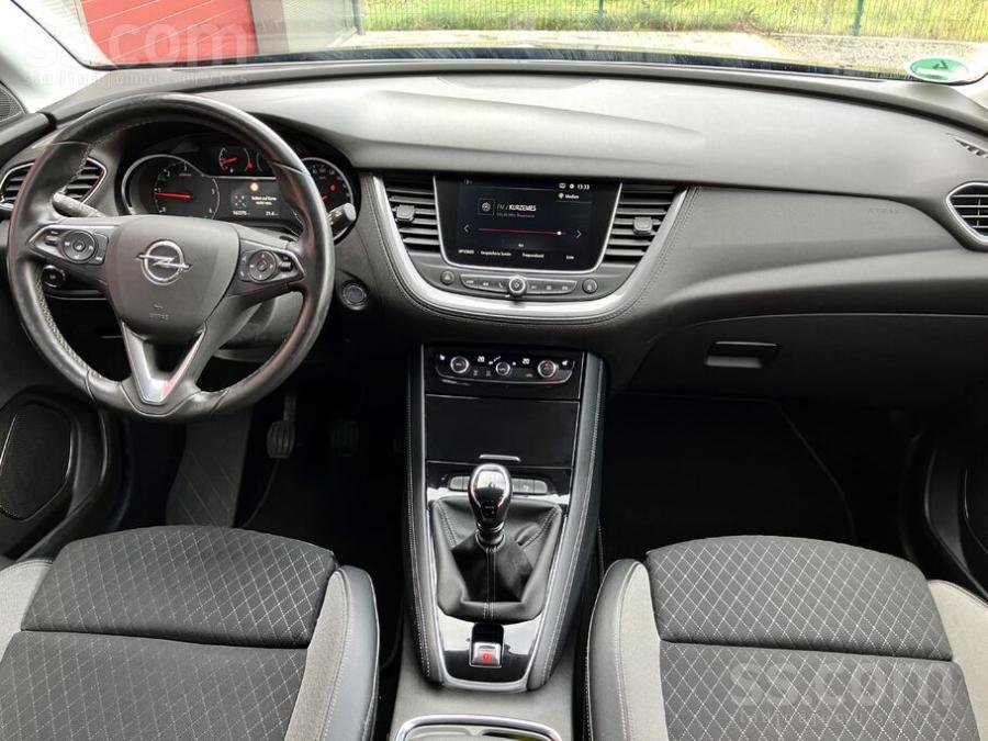 Black Opel Grandland X 2018 in Talsi, with an engine capacity of 1.60 L and mileage of 162 thousand km for 12500 €, photo 21 on AUTOMOTO.COM.LV