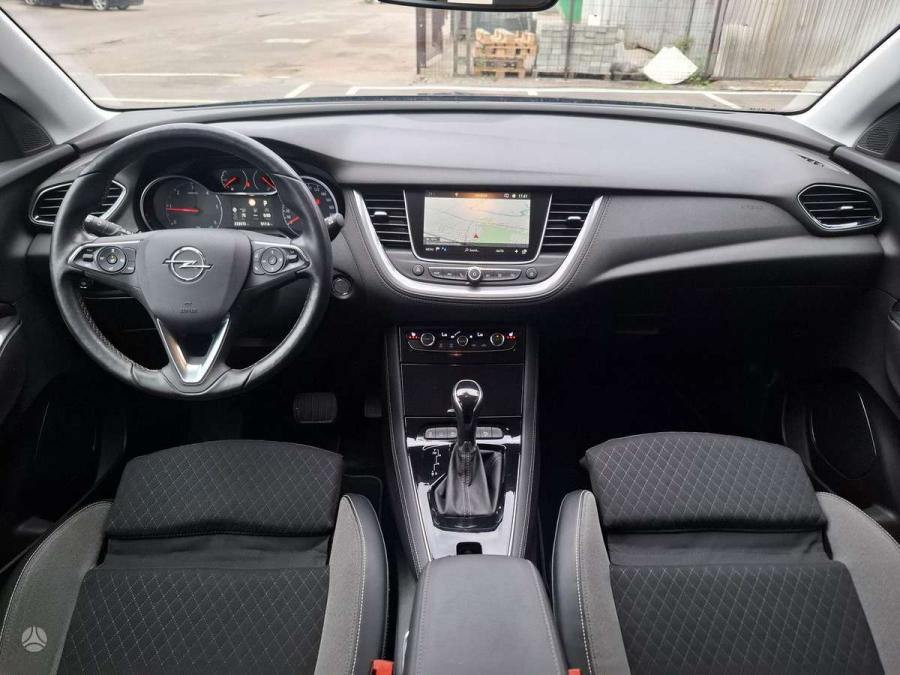 Black Opel Grandland X 2018 in Vilnius, with an engine capacity of 1.56 L and mileage of 234 thousand km for 10700 €, photo 4 on AUTOMOTO.COM.LV