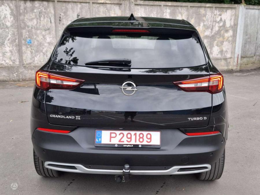 Black Opel Grandland X 2018 in Vilnius, with an engine capacity of 1.56 L and mileage of 234 thousand km for 10700 €, photo 10 on AUTOMOTO.COM.LV