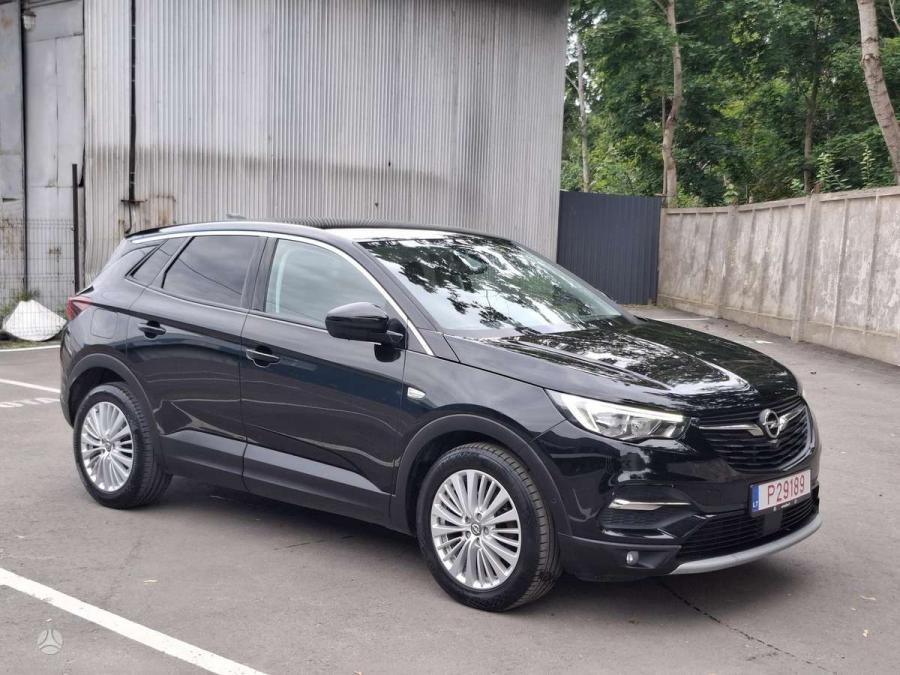 Black Opel Grandland X 2018 in Vilnius, with an engine capacity of 1.56 L and mileage of 234 thousand km for 10700 €, photo 11 on AUTOMOTO.COM.LV