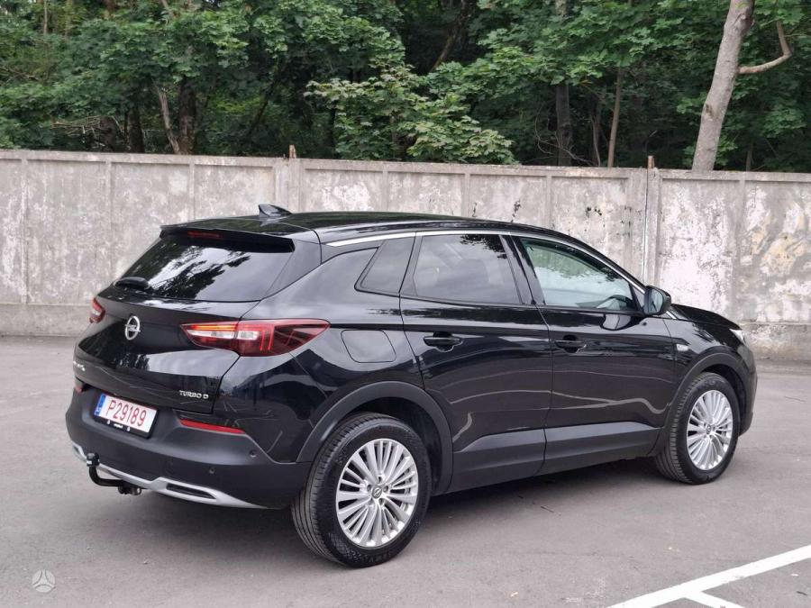 Black Opel Grandland X 2018 in Vilnius, with an engine capacity of 1.56 L and mileage of 234 thousand km for 10700 €, photo 12 on AUTOMOTO.COM.LV