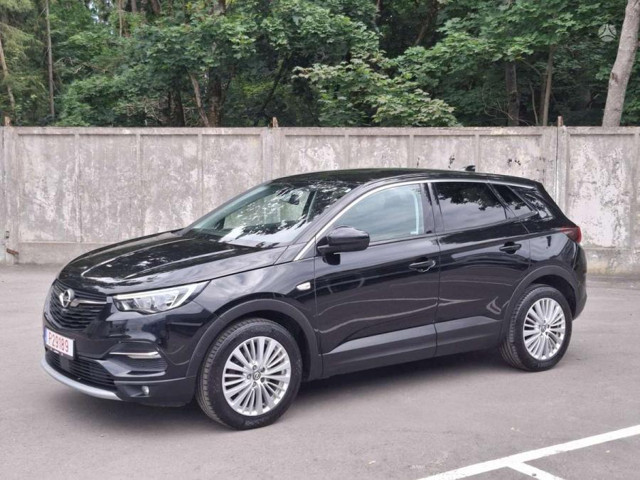Black Opel Grandland X 2018 in Vilnius, with an engine capacity of 1.56 L and mileage of 234 thousand km for 10700 €, photo 13 on AUTOMOTO.COM.LV