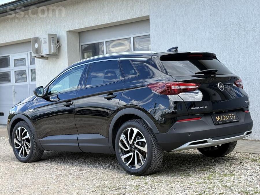 Black Opel Grandland X 2018 in Tukums, with an engine capacity of 2.00 L and mileage of 189 thousand km for 14299 €, photo 6 on AUTOMOTO.COM.LV