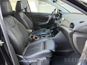 Black Opel Grandland X 2018 in Tukums, with an engine capacity of 2.00 L and mileage of 189 thousand km for 14299 €, photo 8 on AUTOMOTO.COM.LV